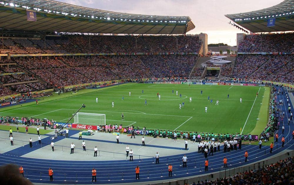 7 Stadion Sepak Bola dengan Kapasitas Terbesar di Dunia | IDN Times