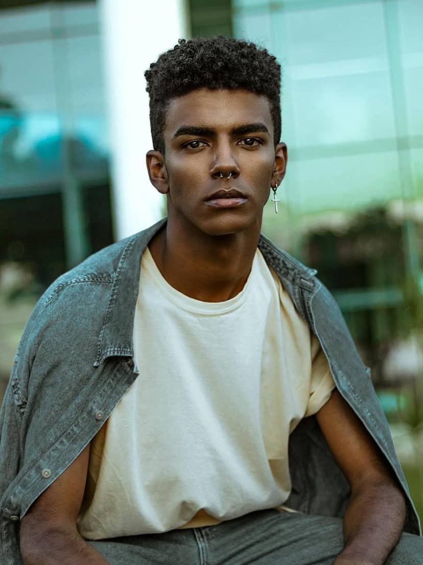 7 Jenis Perm Rambut Pria yang Bikin Tampilan Makin Keren | IDN Times