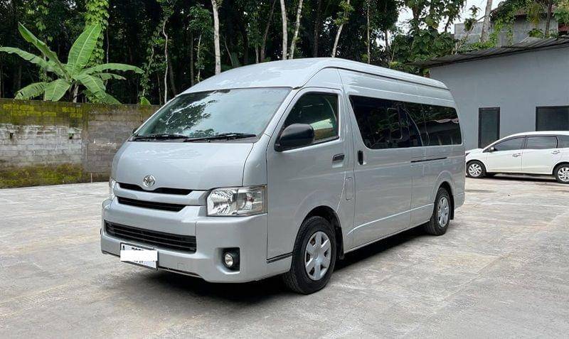 Toyota Hiace Isi Berapa Kursi? Segini Kapasitasnya | IDN Times