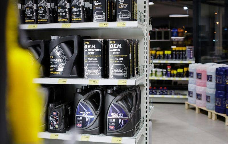 Berapa Harga Ganti Oli Mobil? Berikut Estimasi Terbarunya | IDN Times