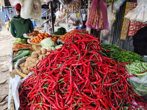 Harga Cabai Merah di Aceh Masih Tinggi, Telur Ayam Mulai Naik | IDN ...