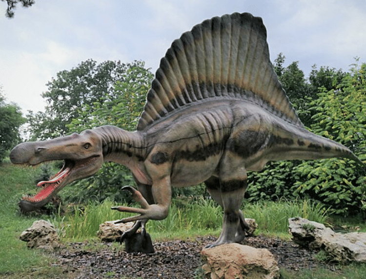 5 Fakta Menarik Spinosaurus, Predator yang Suka Air! | IDN Times