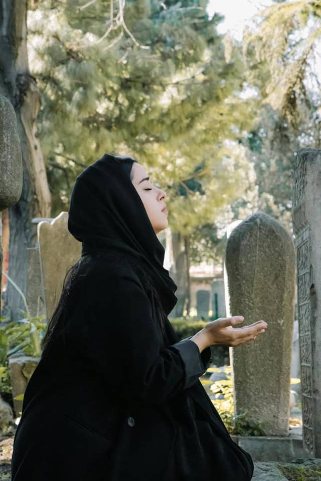 Hukum Ziarah Kubur bagi Perempuan Haid Menurut 4 Mazhab | IDN Times