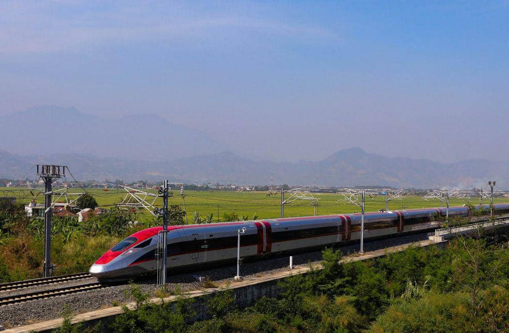 Perbedaan Tiket First Class dan Business Class Kereta Whoosh | IDN Times