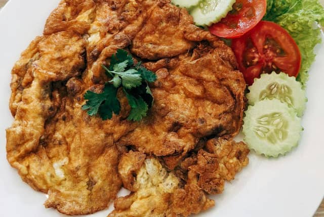 Resep Telur Dadar Barendo Kriuk ala Rumah Makan Padang | IDN Times