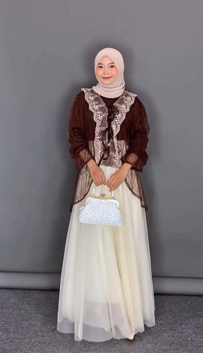 Warna Mahogany Cocok dengan Warna Apa? Cari Tahu, Yuk! | IDN Times