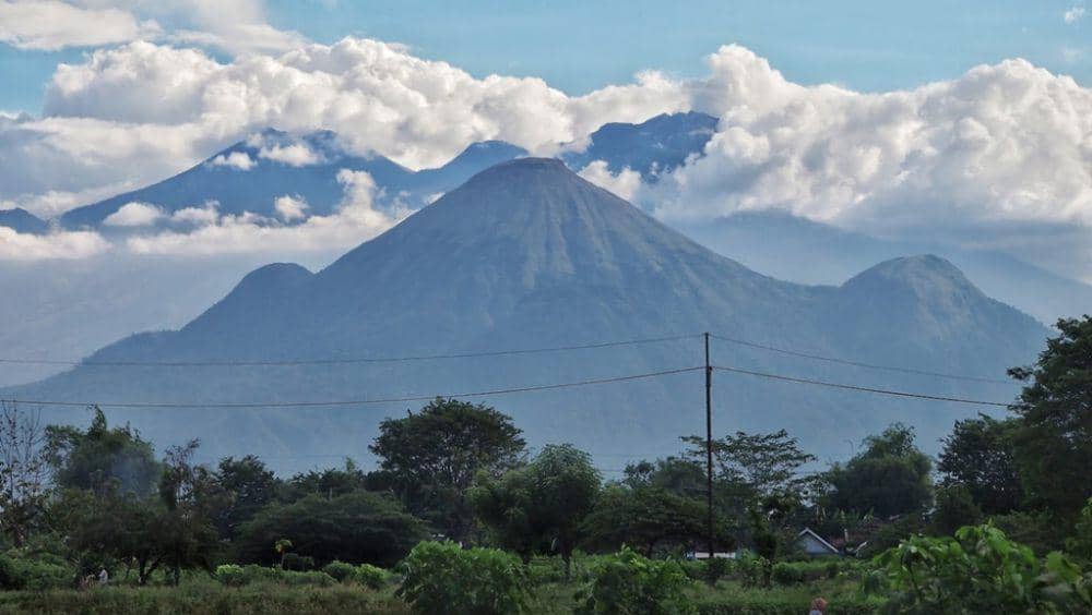 7 Puncak Gunung Tertinggi (Seven Summits) di Jawa Ada Semeru | IDN Times