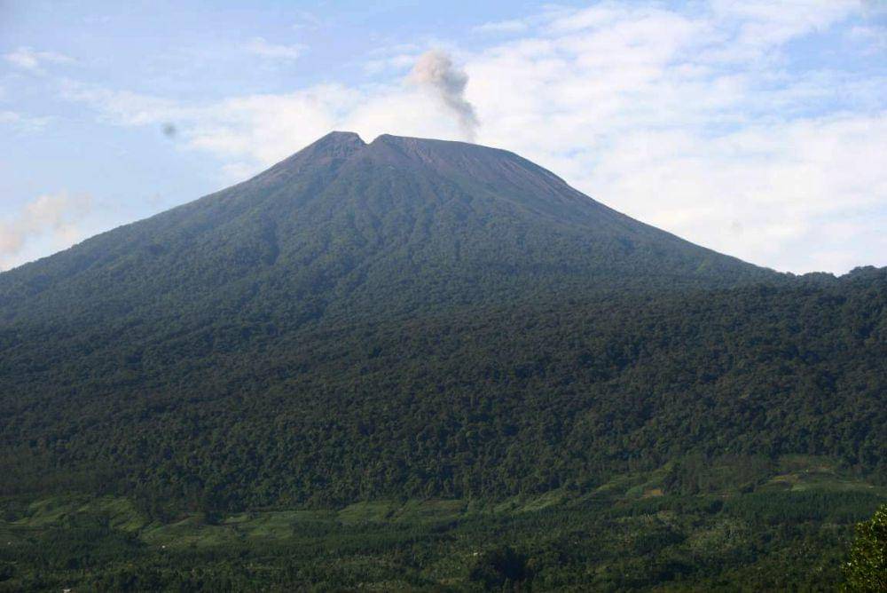 7 Puncak Gunung Tertinggi (Seven Summits) di Jawa Ada Semeru | IDN Times