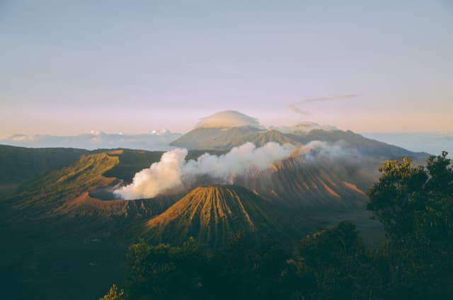 7 Puncak Gunung Tertinggi (Seven Summits) di Jawa Ada Semeru | IDN Times