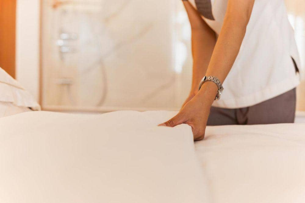 Apakah Tamu Perlu Memberikan Tip pada Staf Housekeeping? | IDN Times