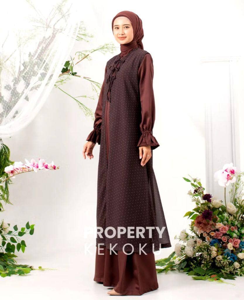 7 Inspirasi Dress Warna Cokelat Mahogany, Tren Lebaran 2025 | IDN Times