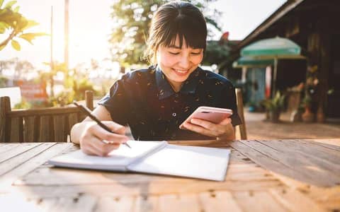 5 AI untuk Belajar Bahasa Inggris, Koreksi Writing Otomatis! | IDN Times