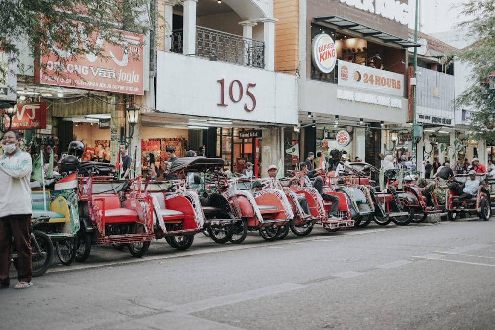 Becak Tetap Bertahan Hingga Saat Ini di Jogja Ini Sejarahnya | IDN ...