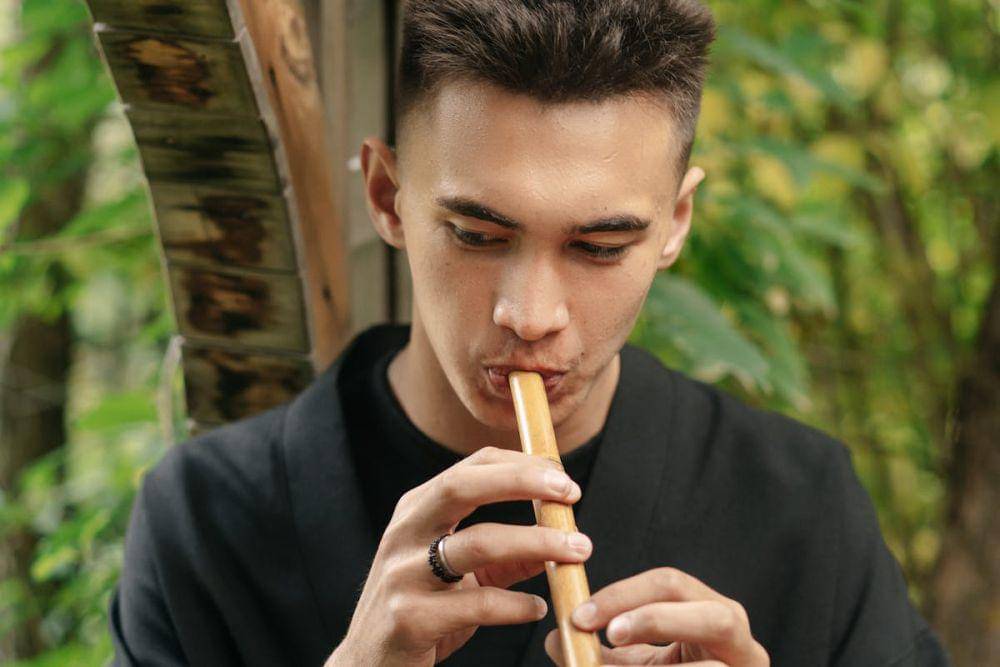 Cara Memainkan Suling untuk Pemula, Ikuti Panduan Berikut! | IDN Times