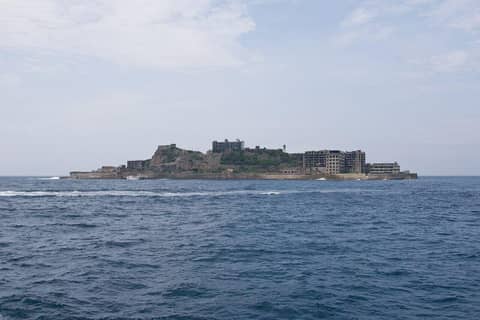 5 Fakta Menarik Pulau Hashima, Pulau Mirip Kapal Perang di J | IDN Times