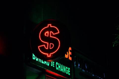 7 Fakta Menarik di Balik Simbol Dolar yang Jarang Diketahui | IDN Times