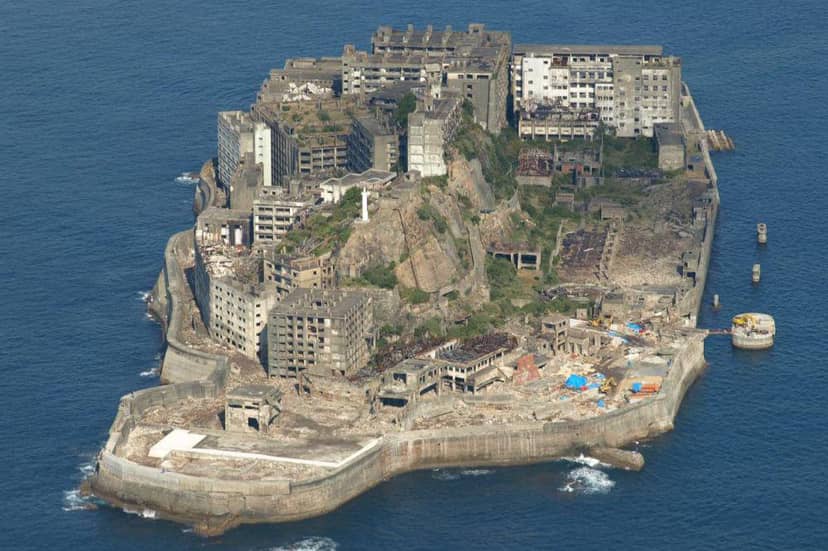 5 Fakta Menarik Pulau Hashima, Pulau Mirip Kapal Perang di J | IDN Times