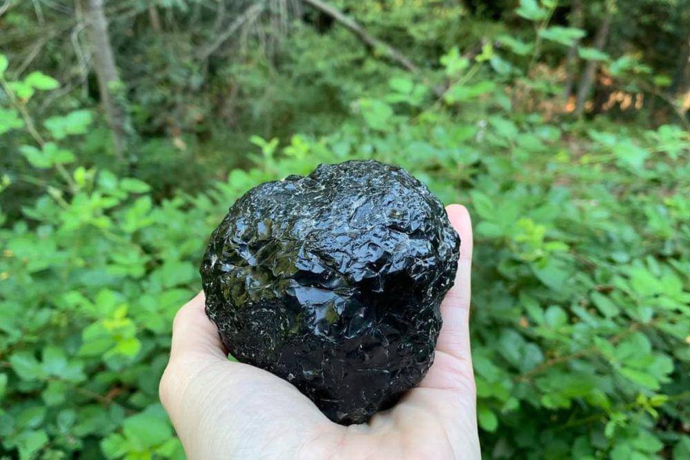 10 Fakta Menarik Batu Obsidian, Alat Andalan sejak Manusia P | IDN Times