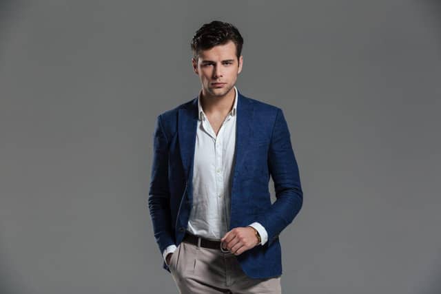 7 Kombinasi Warna yang Cocok dengan Outfit Warna Navy, Bold! | IDN Times