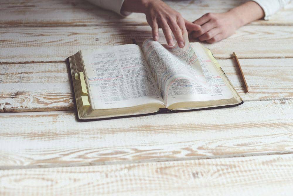 54 Ayat Alkitab untuk Bahan Renungan Sepanjang Pekan Suci Paskah | IDN ...