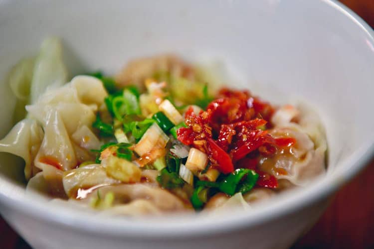 Resep Pangsit Chili Oil ala Devina Hermawan | IDN Times Sumut
