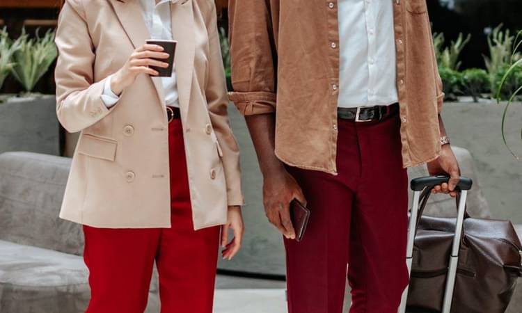 5 Warna yang Cocok dengan Outfit Warna Merah Marun, Classy! | IDN Times
