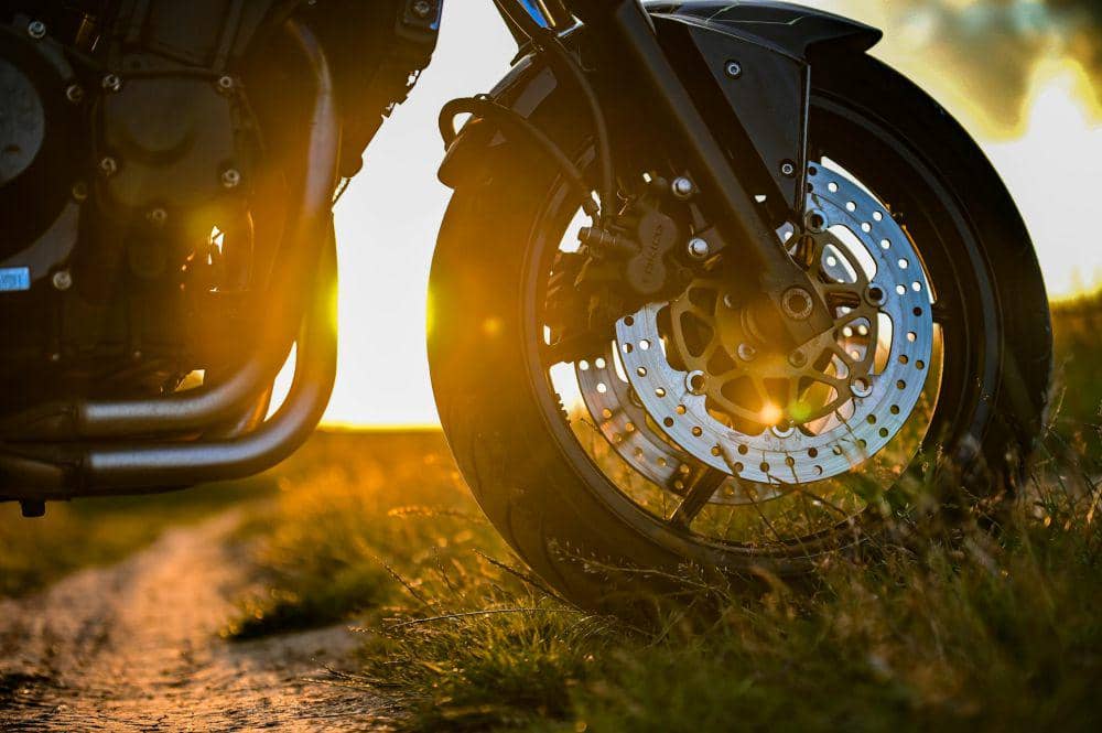 Penyebab Kerusakan Ban Motor yang Sering Diabaikan | IDN Times