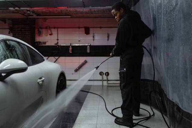 Apakah Kolong Mobil Perlu Dicuci? Ini Jawaban dan Tipsnya | IDN Times