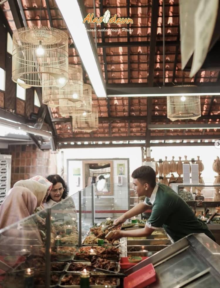15 Restoran Keluarga di Bandung yang Bikin Kumpul Jadi Seru | IDN Times