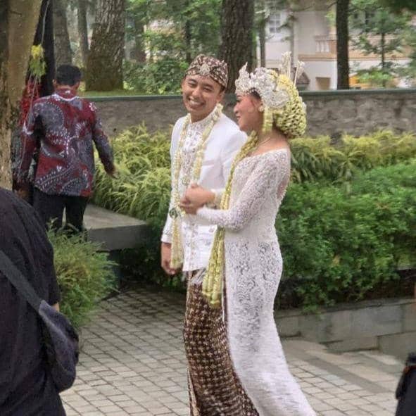 Potret Akad hingga Resepsi Pernikahan Fajar Nugra dan Evelyn | IDN Times