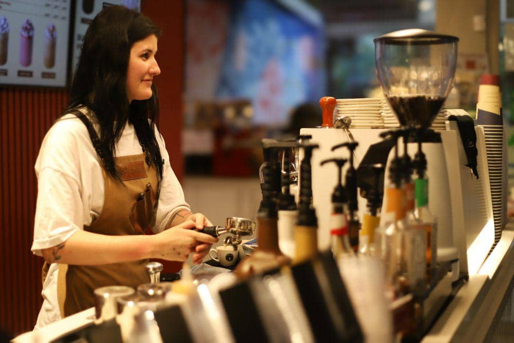 Segini Gaji Barista Part Time dan Full Time, Tertarik? | IDN Times
