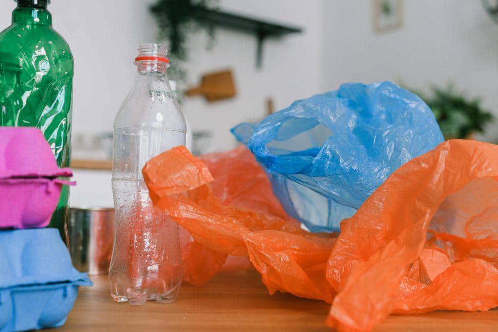 Plastik Terbuat dari Apa? Ini Jawaban Lengkapnya! | IDN Times