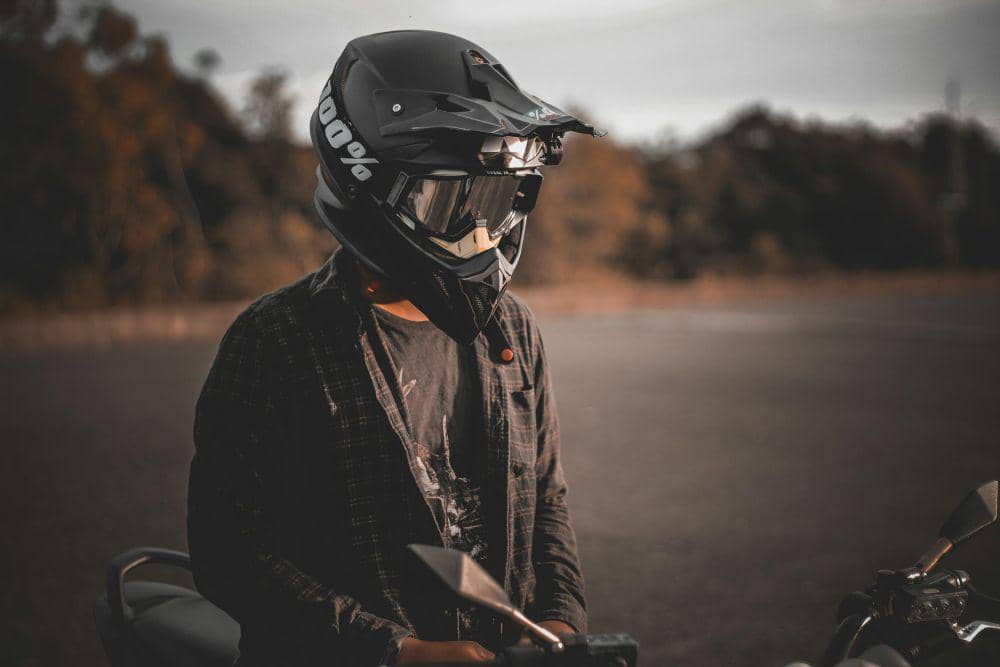 Dampak Helm Hitam pada Kinerja Otak Pengendara | IDN Times