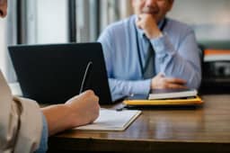 50 Contoh Balasan Chat Panggilan Interview | IDN Times