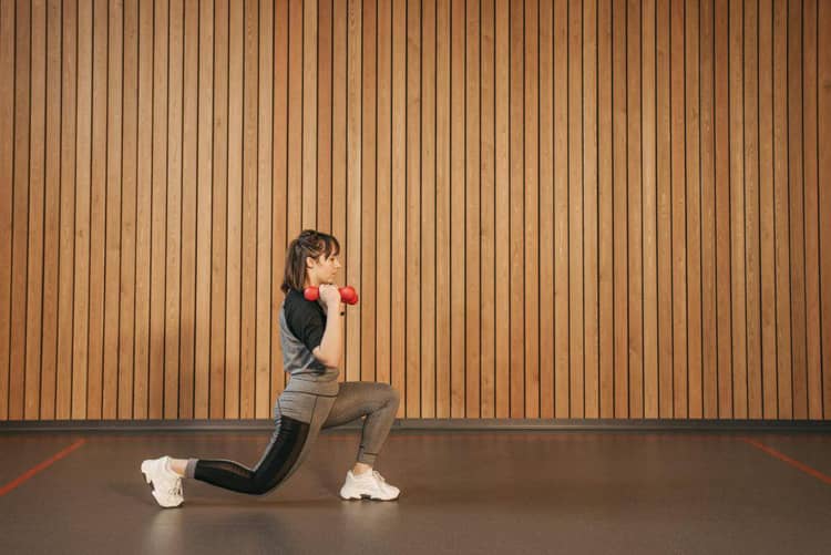 7 Jenis Dumbbell Workout buat Pemula, Gak Perlu ke Gym! | IDN Times