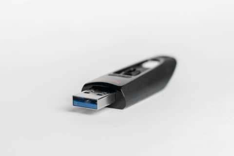 10 Merek Flashdisk Terbaik 2025, Ada SanDisk dan Kingston | IDN Times