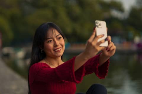 100 Caption untuk Foto Sendiri yang Aesthetic dan Bermakna | IDN Times