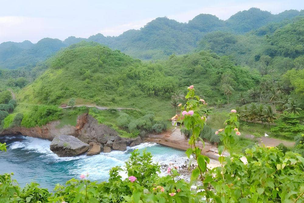 5 Geopark di Indonesia yang Diakui UNESCO, Lanskapnya Indah! | IDN Times