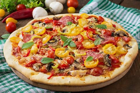 5 Perbedaan Adonan Pizza Tipis vs Tebal | IDN Times