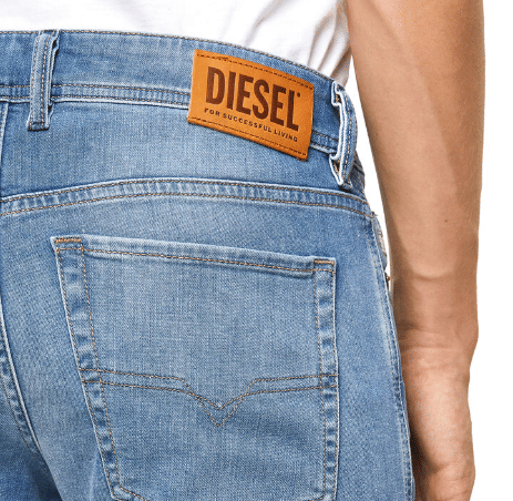 15 Merk Celana Jeans Pria dengan Kualitas Terbaik | IDN Times