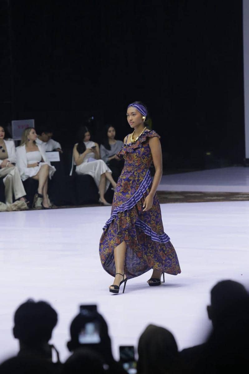 8 Koleksi Baju Etnik Modern di Indonesia Fashion Week 2025 | IDN Times