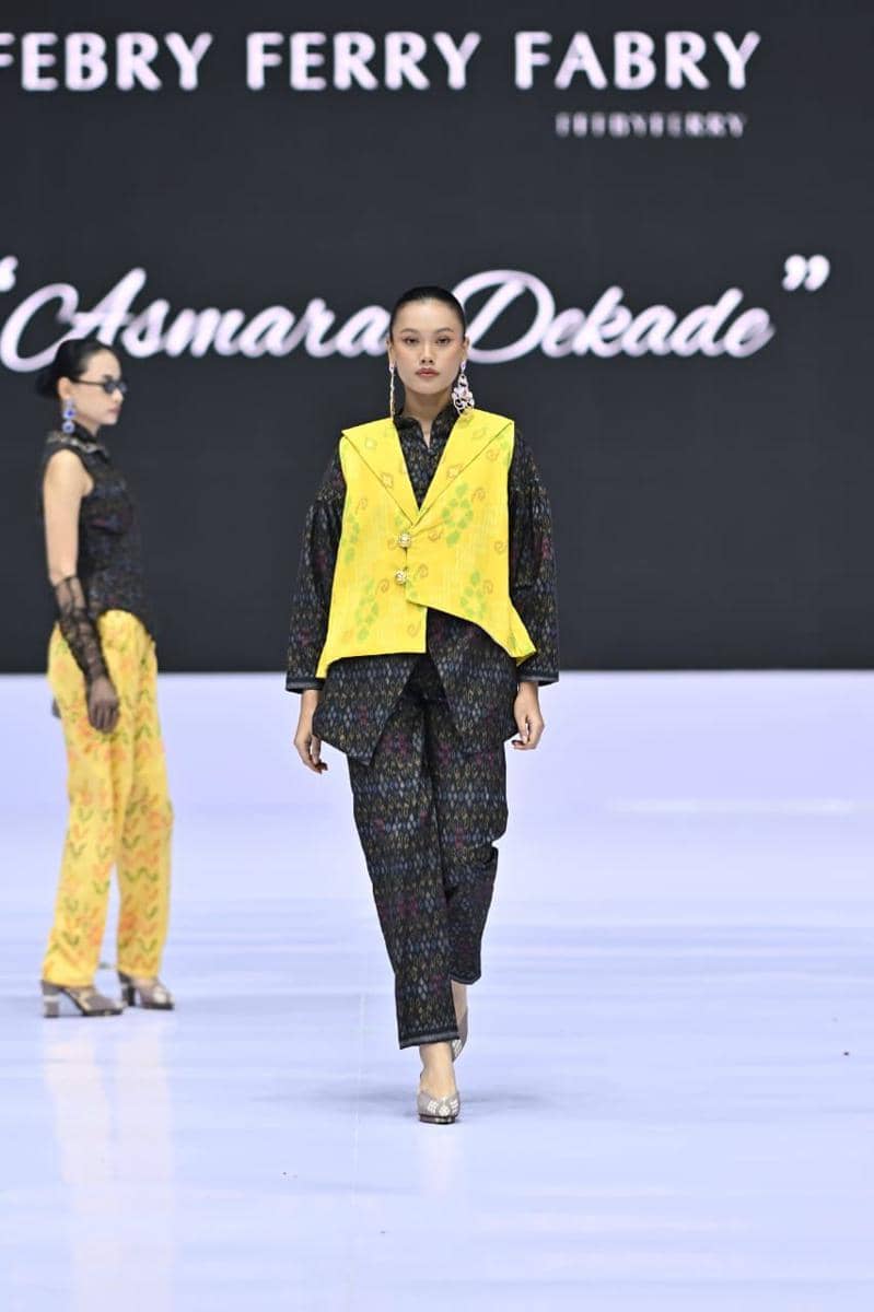 8 Koleksi Baju Etnik Modern di Indonesia Fashion Week 2025 | IDN Times