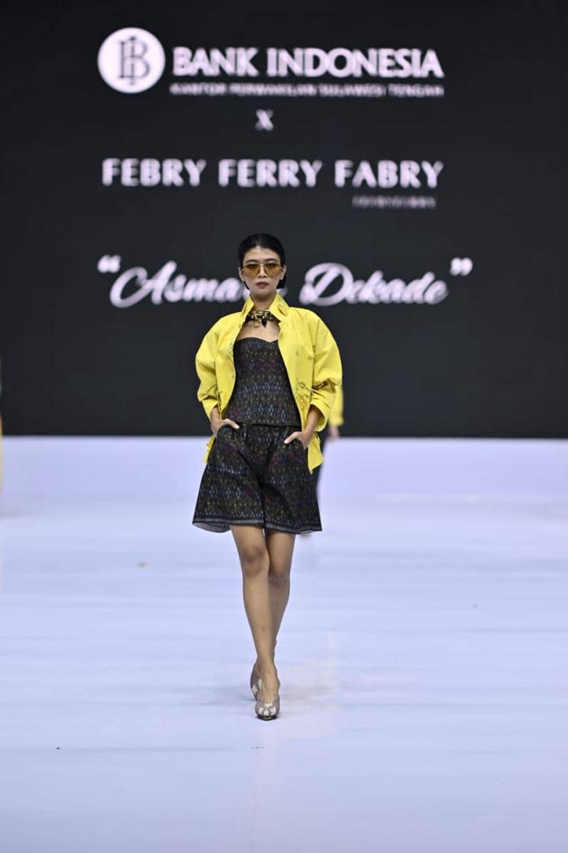 8 Koleksi Baju Etnik Modern di Indonesia Fashion Week 2025 | IDN Times