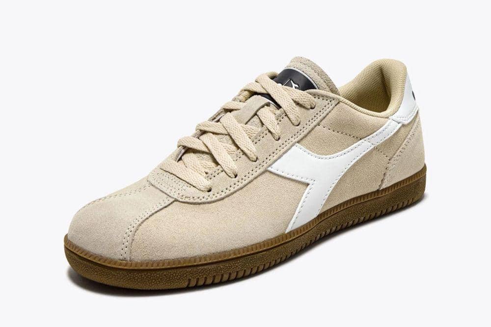 10 Rekomendasi Sepatu Diadora Terbaik dan Harganya | IDN Times