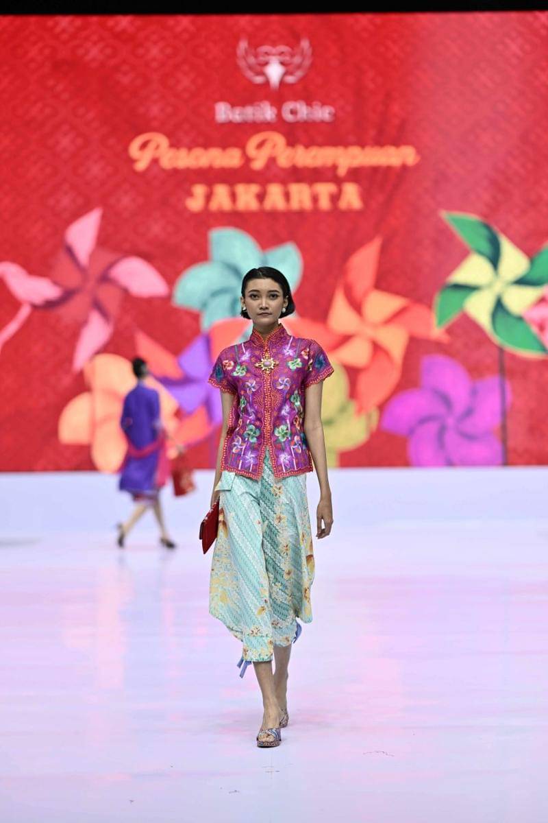 10 Koleksi Kebaya Modern di Indonesia Fashion Week 2025 | IDN Times