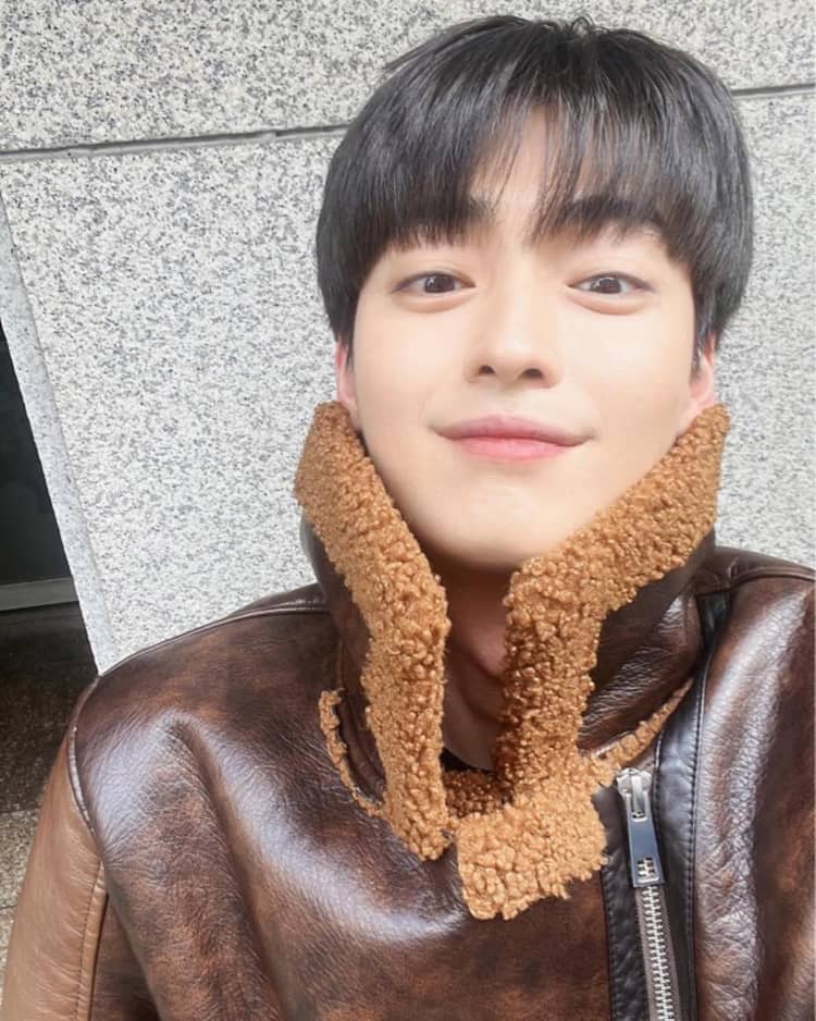 Biodata dan Profil Shin Jun Seop, Pemeran Nam Seung Sik di One: High School Heroes | IDN Times