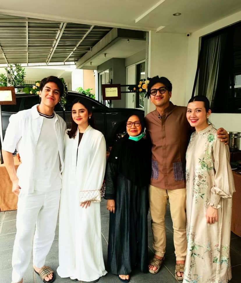 7 Potret El Rumi dan Syifa Hadju Rayakan Idul Adha 2025 Bersama | IDN Times