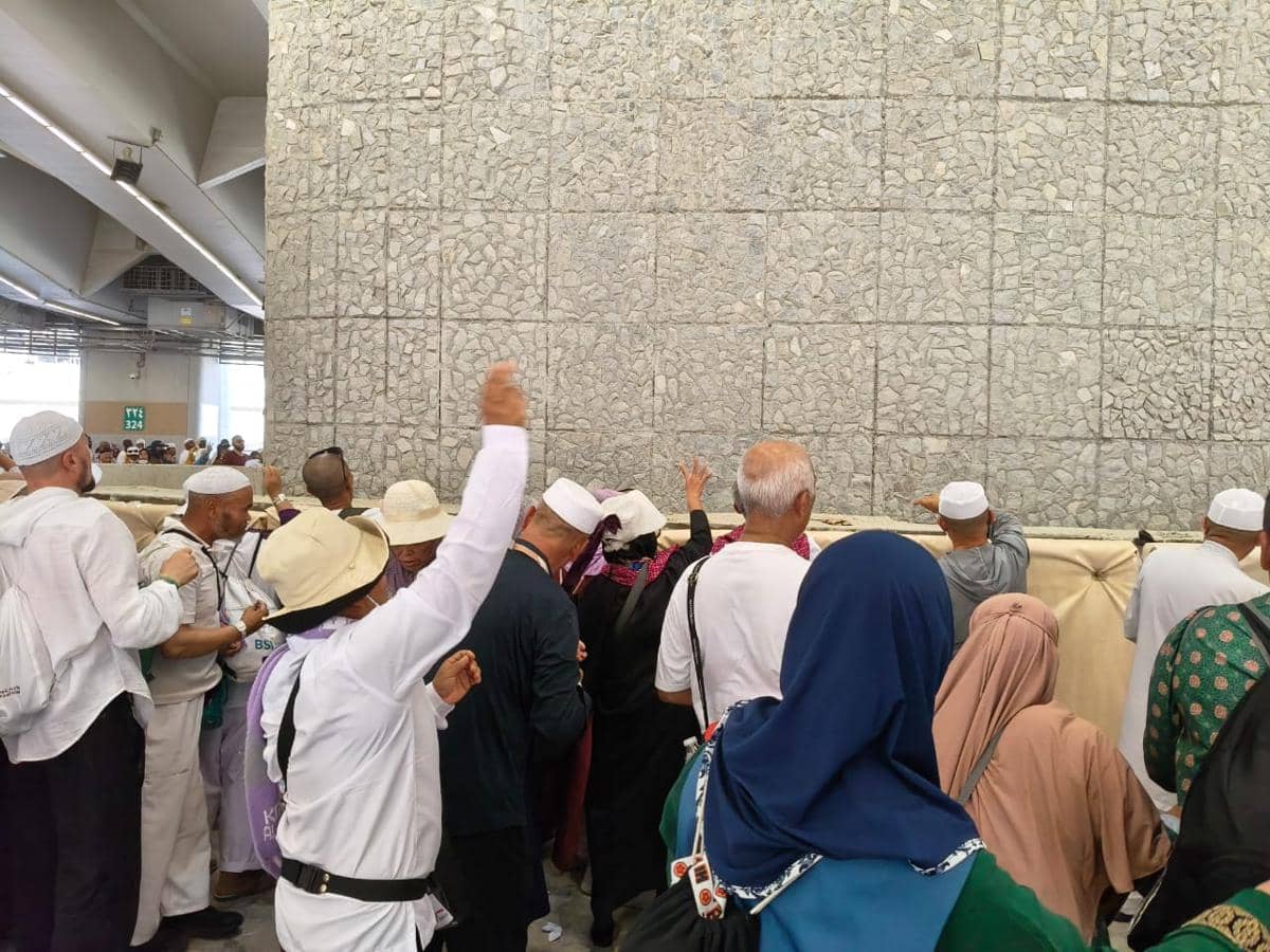 Melempar Jumrah Saat Ibadah Haji, Ini Waktu dan Aturannya | IDN Times