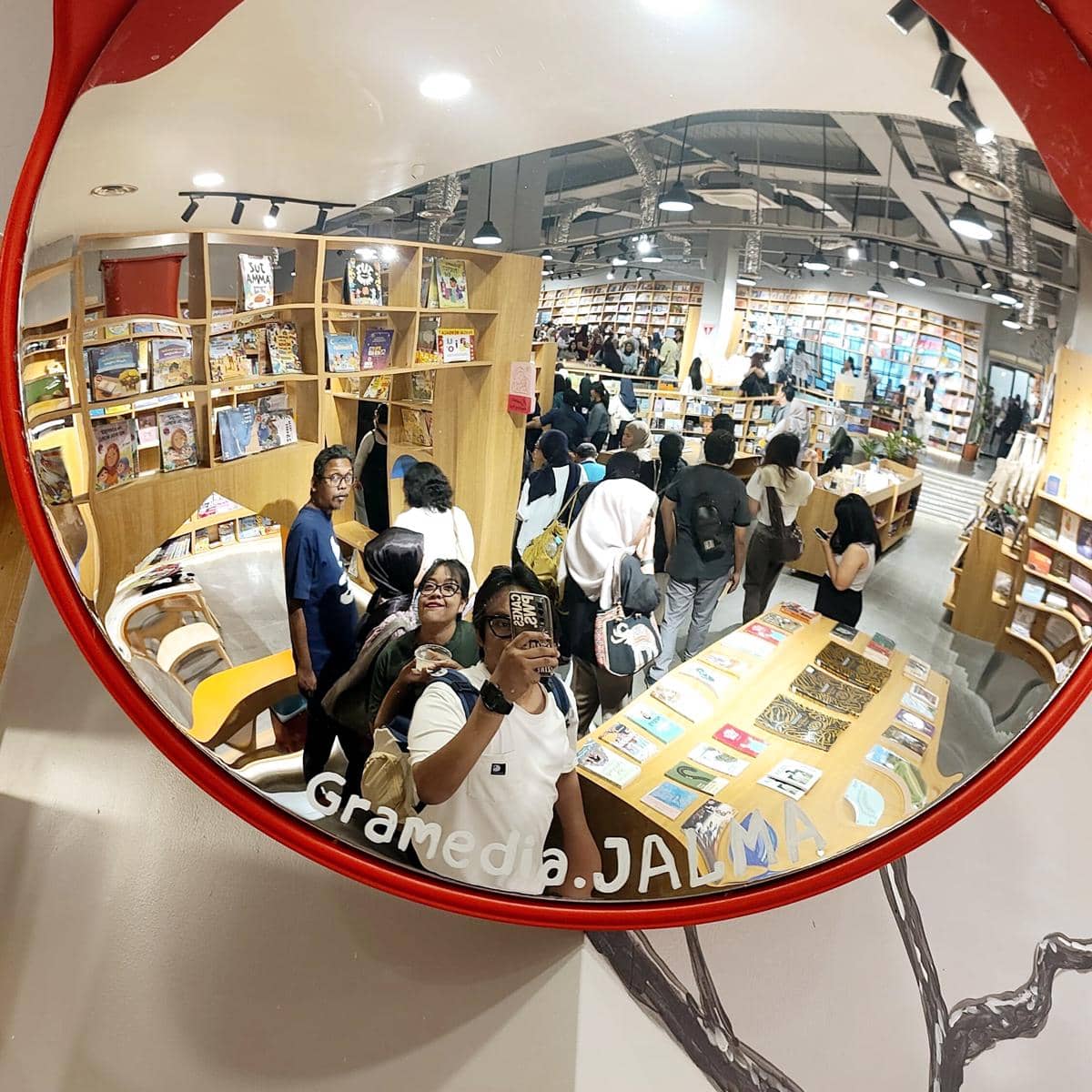 Cara Ke Gramedia Jalma, Toko Buku Estetik di Blok M | IDN Times