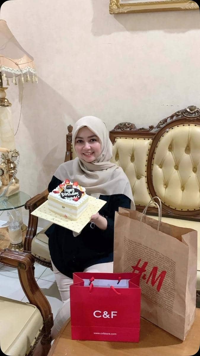 Siapa Lala Nurlela, Kakak Ipar Syahrini Dekat dengan Nassar? | IDN Times